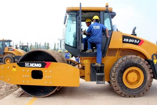 XCMG make class to training operators - Changzhou Yamar Koope Intl ...